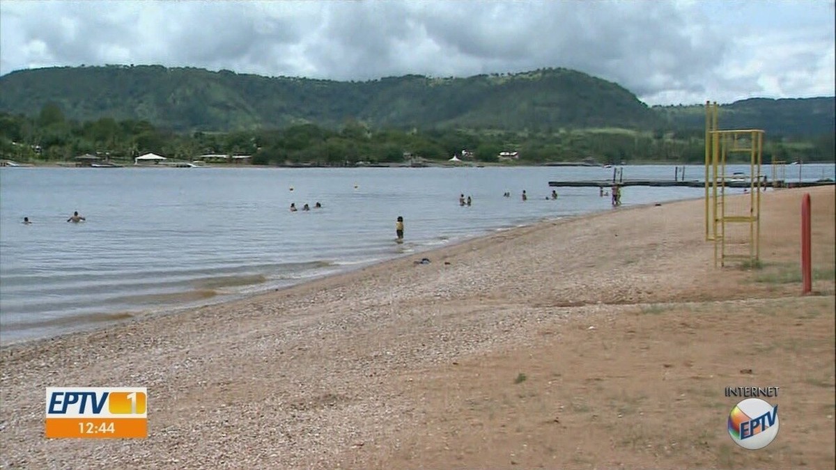 Prainha de Rifaina, SP, volta a ter queima de fogos na chegada de 2019 ...