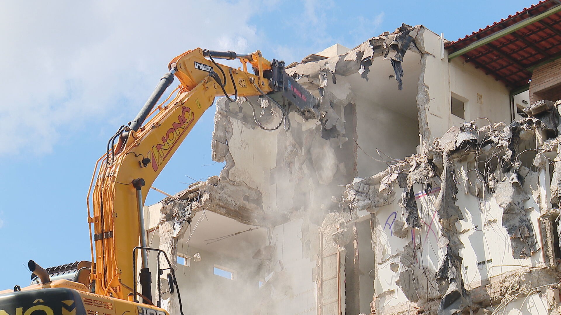 Pela 1ª vez, prédio residencial é demolido na Asa Sul, em Brasília ...