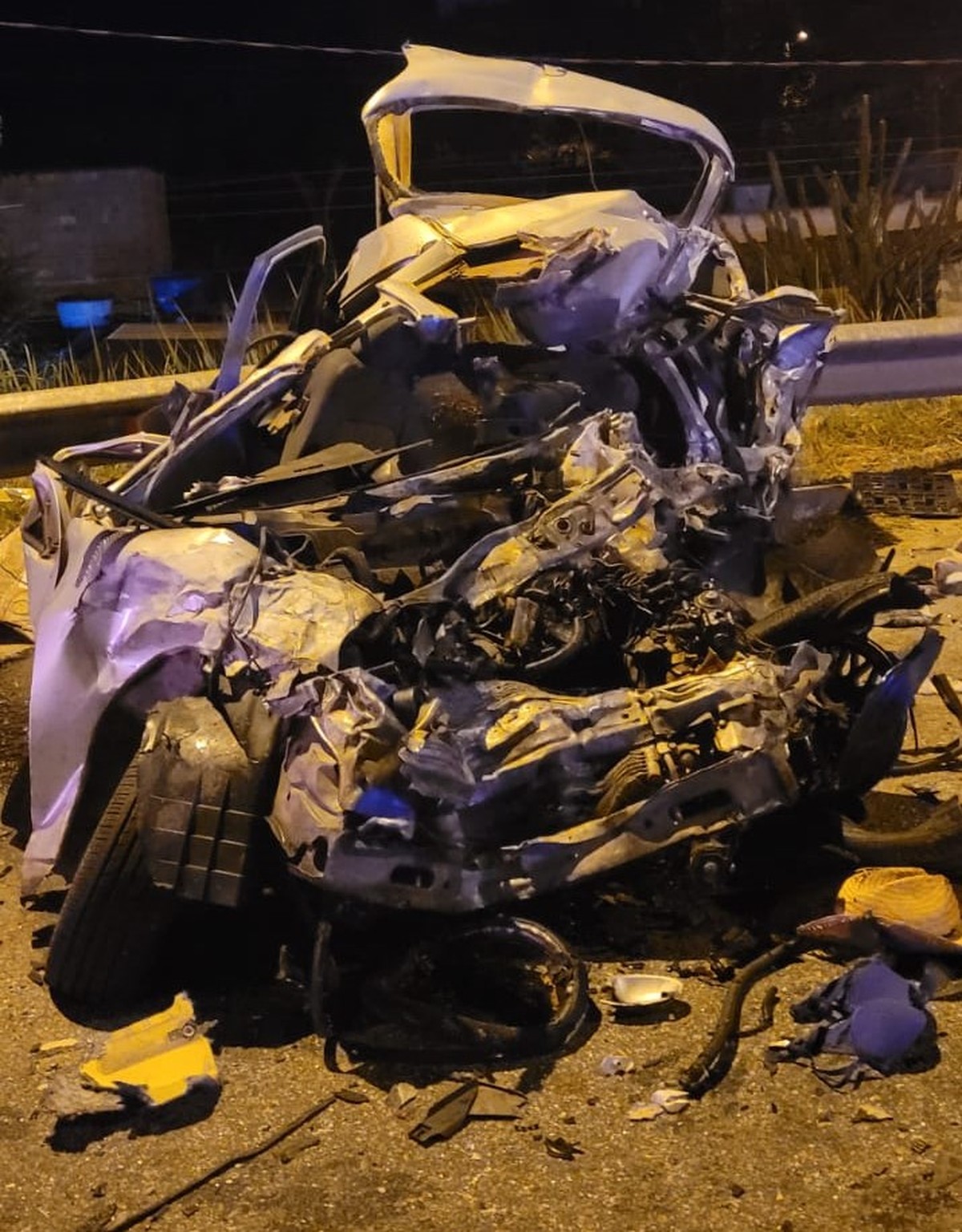 Motorista de carro morre ao bater de frente com carreta na Lúcio Meira ...