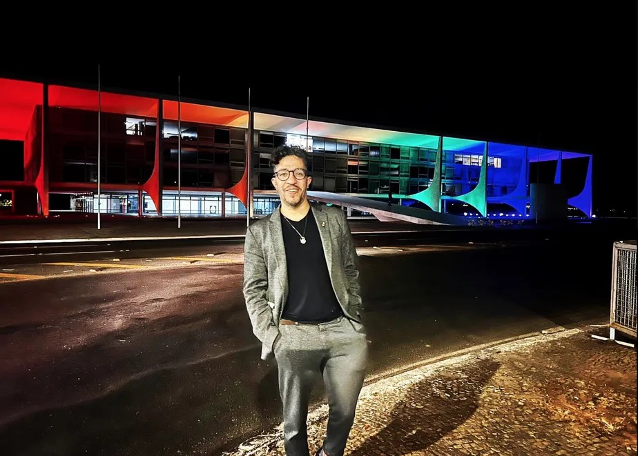 Ex-deputado Jean Wyllys volta ao Brasil após 4 anos no exterior | G1
