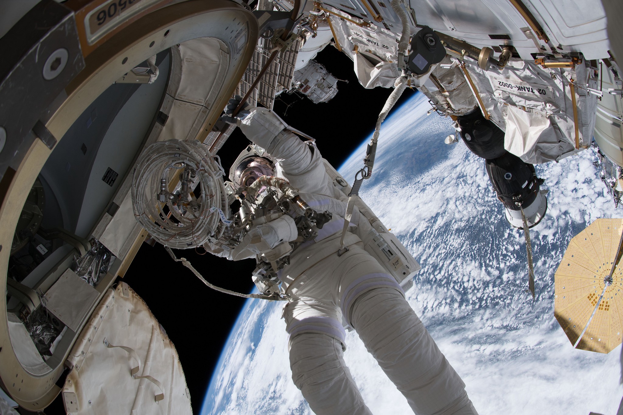 Nasa adianta para esta semana primeira caminhada no espaço 100% ...