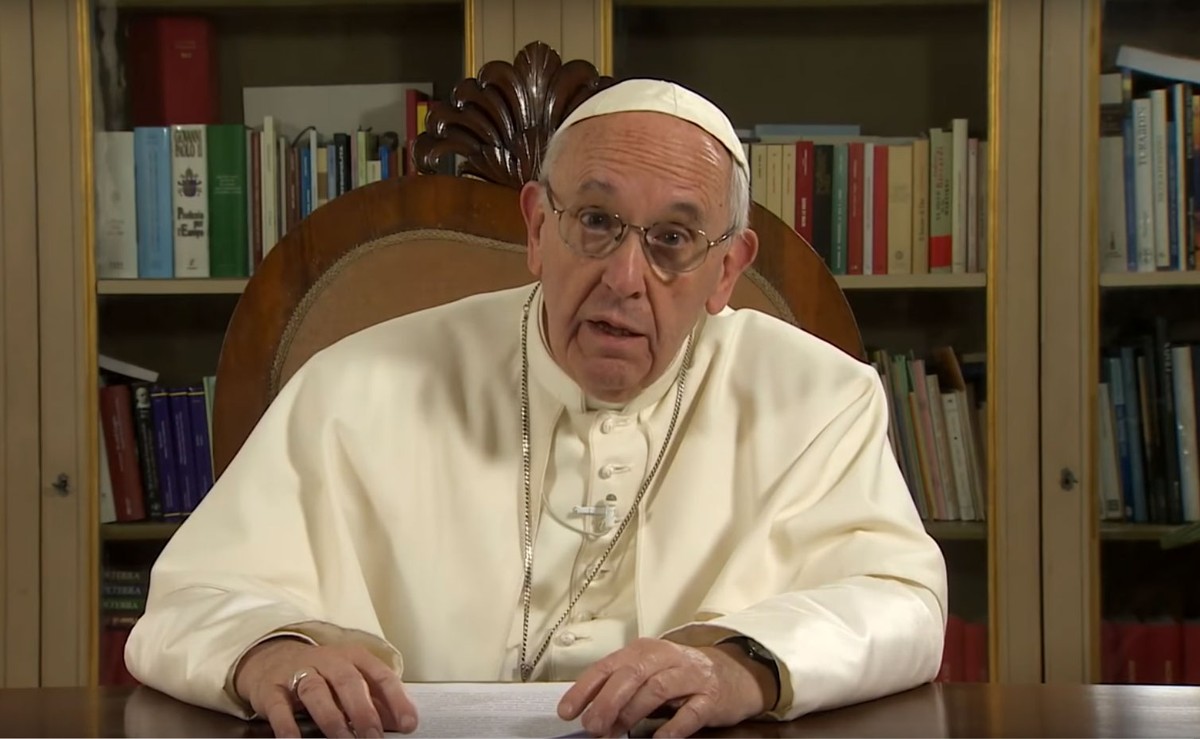 Papa pede humildade a poderosos em participação inesperada em ...