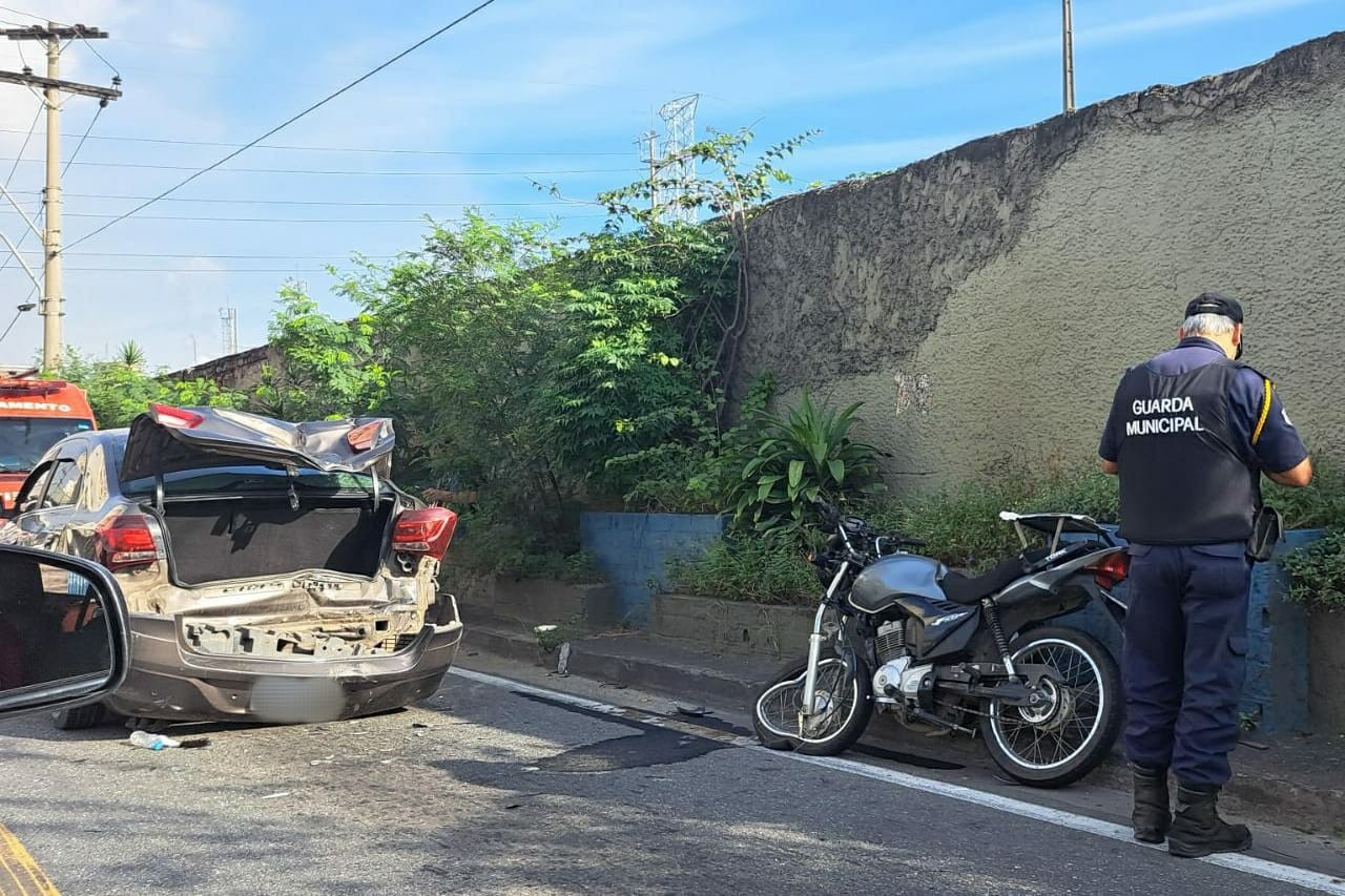 Motociclista fica ferido ao bater na traseira de carro em Volta Redonda | Sul do Rio e Costa ...