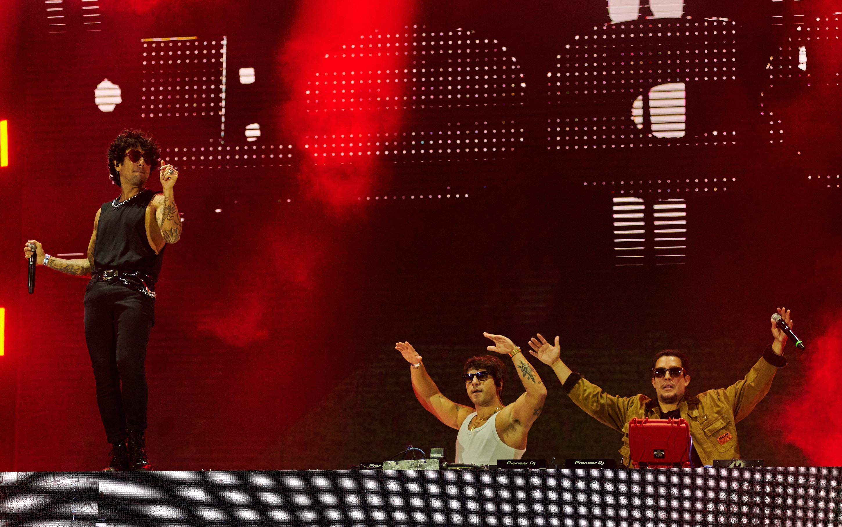 Locos Djs fazem balada até o sol nascer no rodeio de Ribeirão Preto, SP