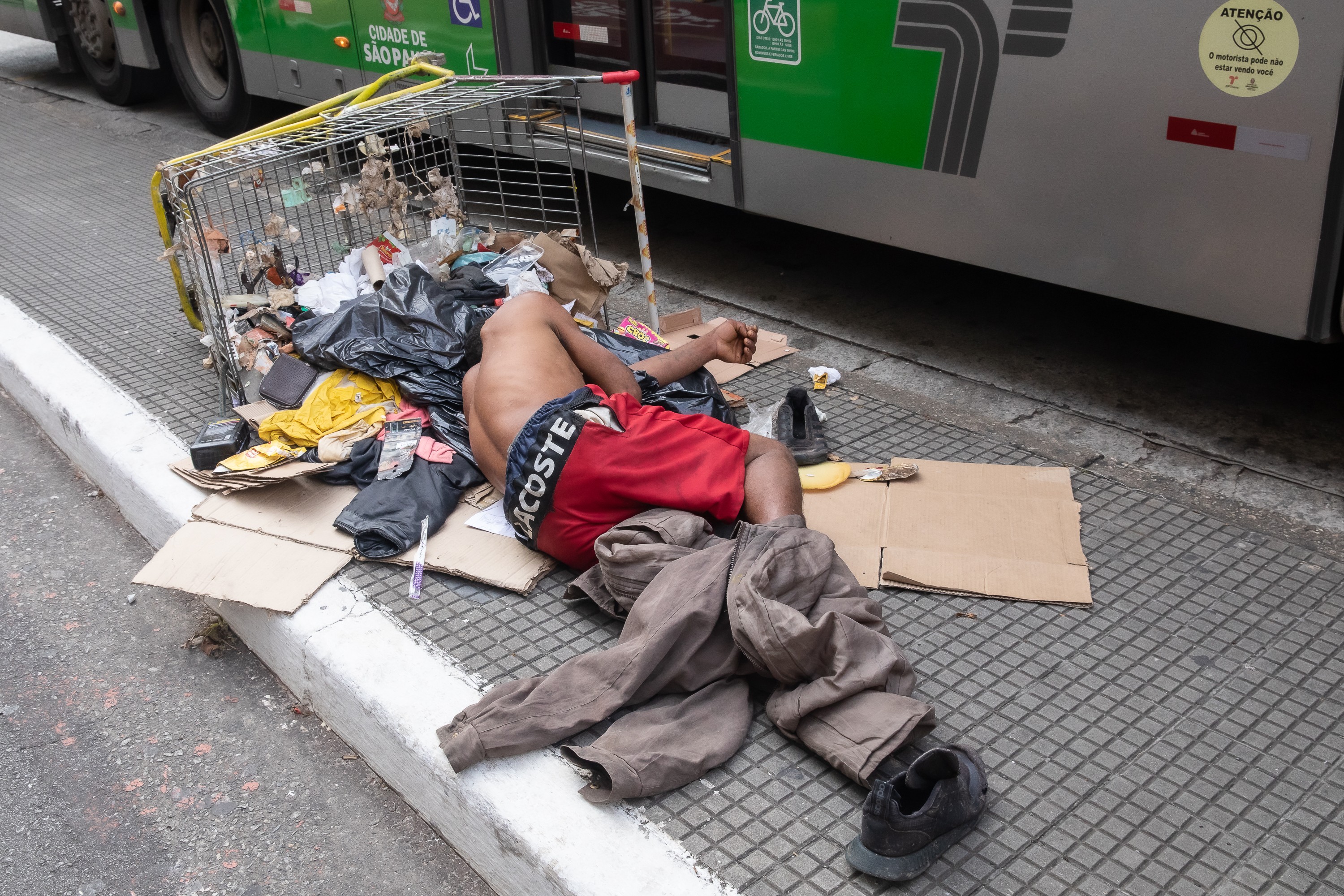 335 mil pessoas estão em situação de rua no Brasil, aponta UFMG | G1