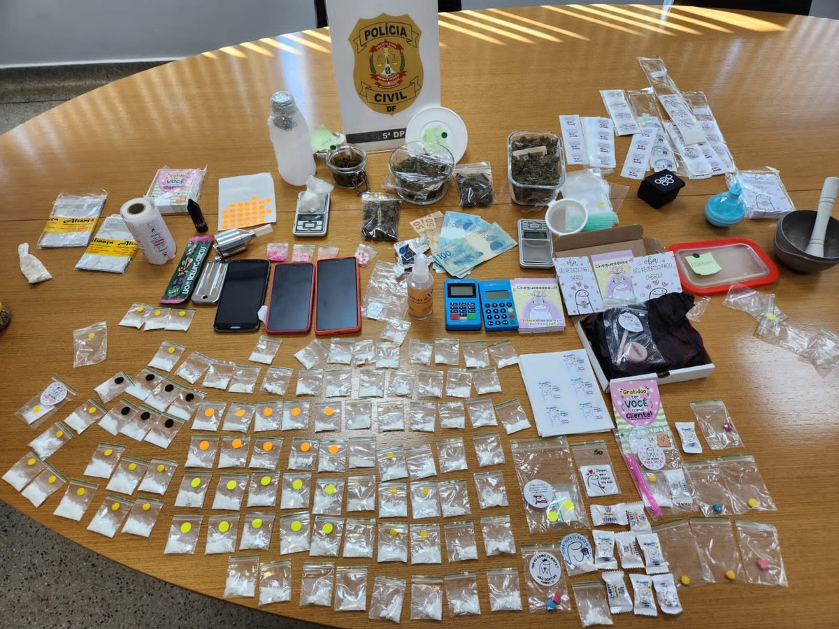 Polícia prende dupla suspeita de vender drogas por redes sociais, no DF ...