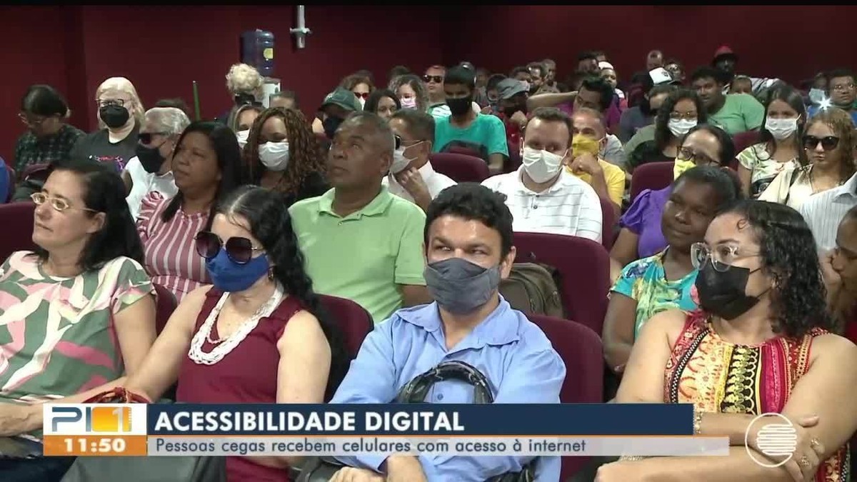 Projeto de acessibilidade digital distribui mais de 250 celulares para pessoas com deficiência ...