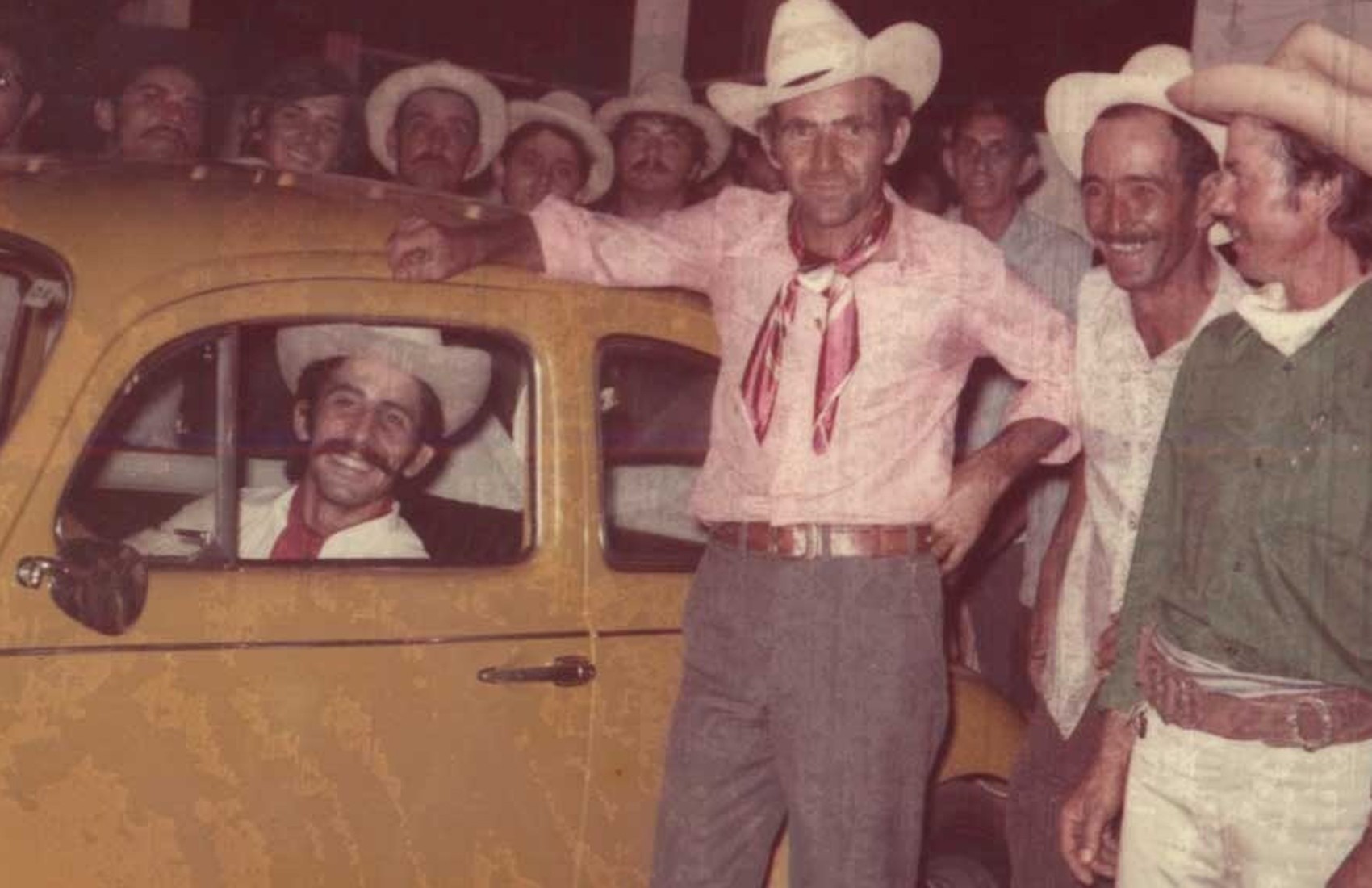 Festa do Peão de Barretos começou dando Fusca e até TV 14 polegadas ...