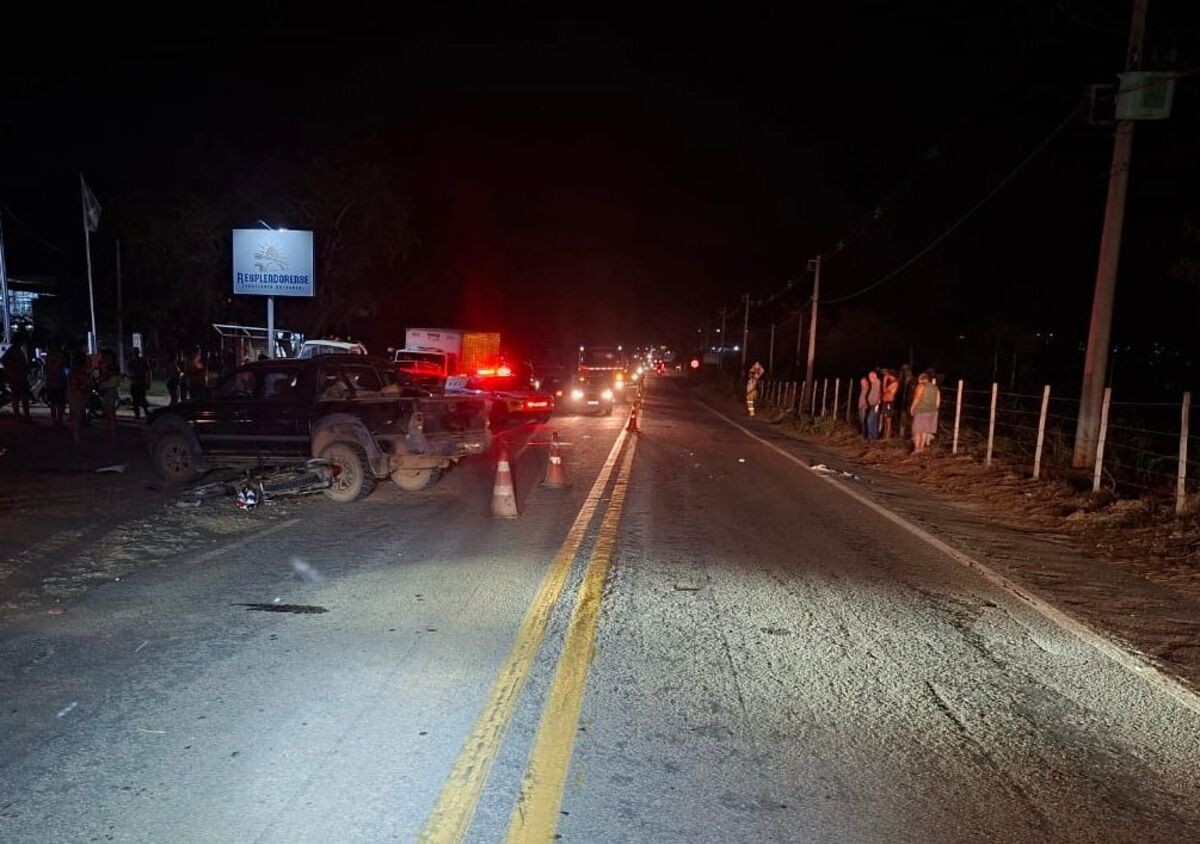 Acidente entre caminhonete e motos deixa dois feridos na BR-259 | G1