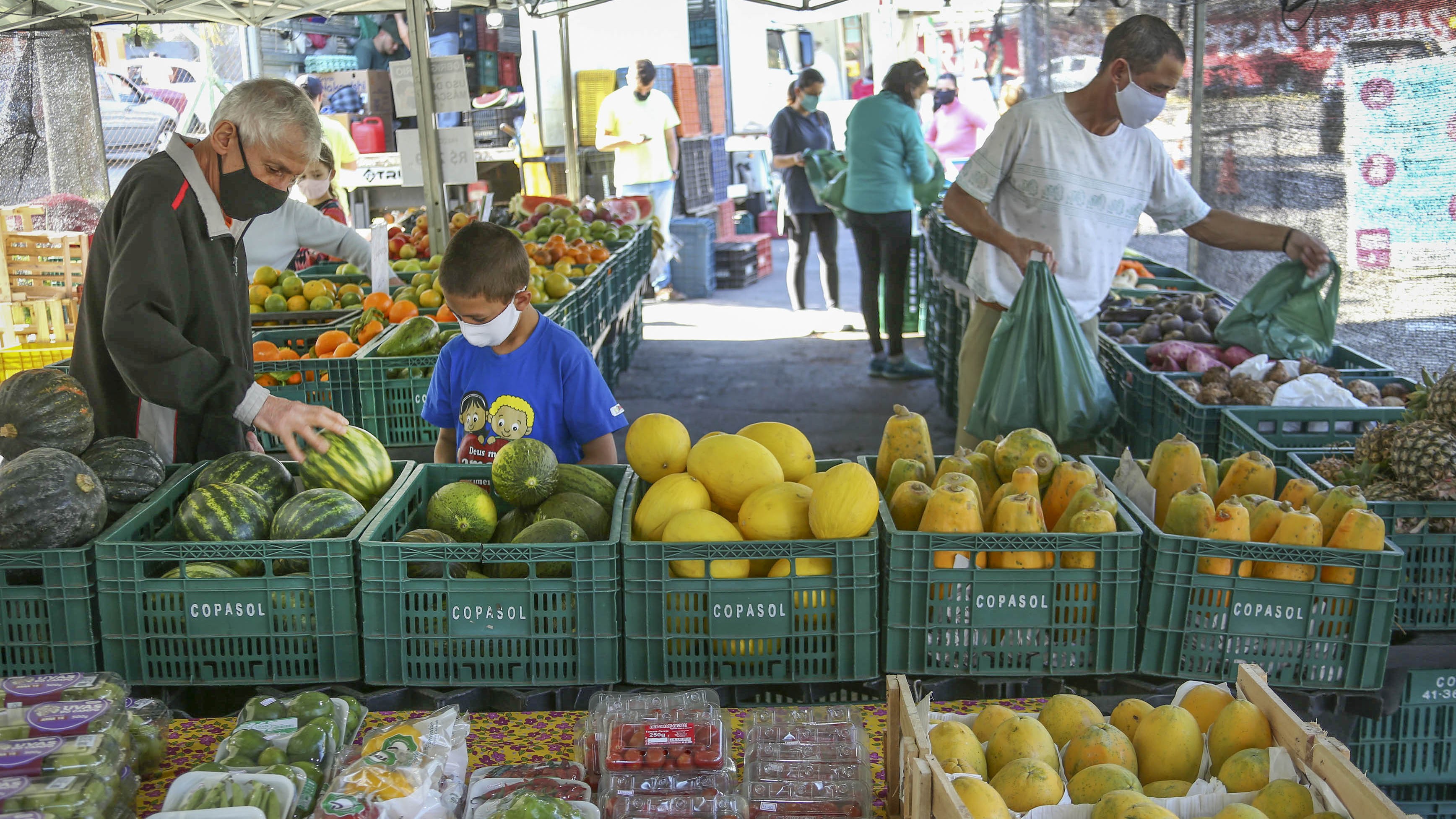 Programa 'Nossa Feira' vende frutas, legumes e verduras a R$ 2,99 o ...