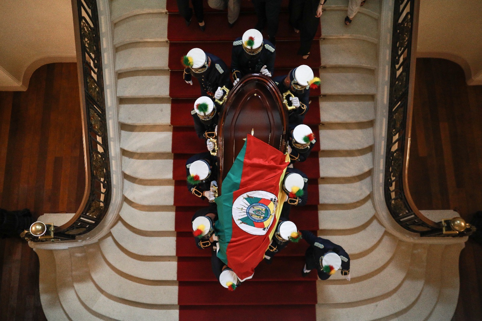 Corpo de Alceu Collares, único governador negro do RS, é velado em ...