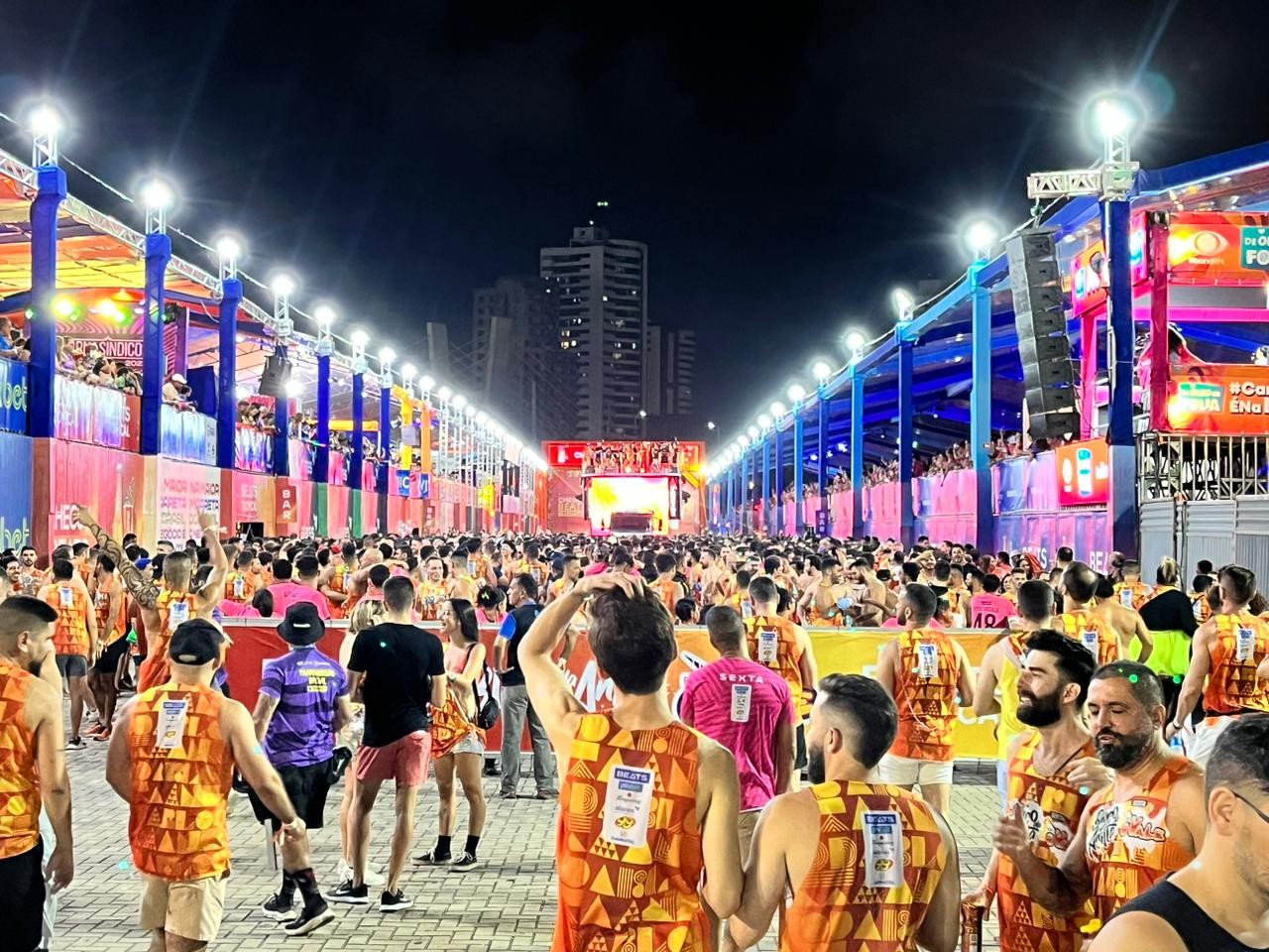 Anitta arrasta multidão na sexta-feira (8) de Carnatal | Rio Grande do ...