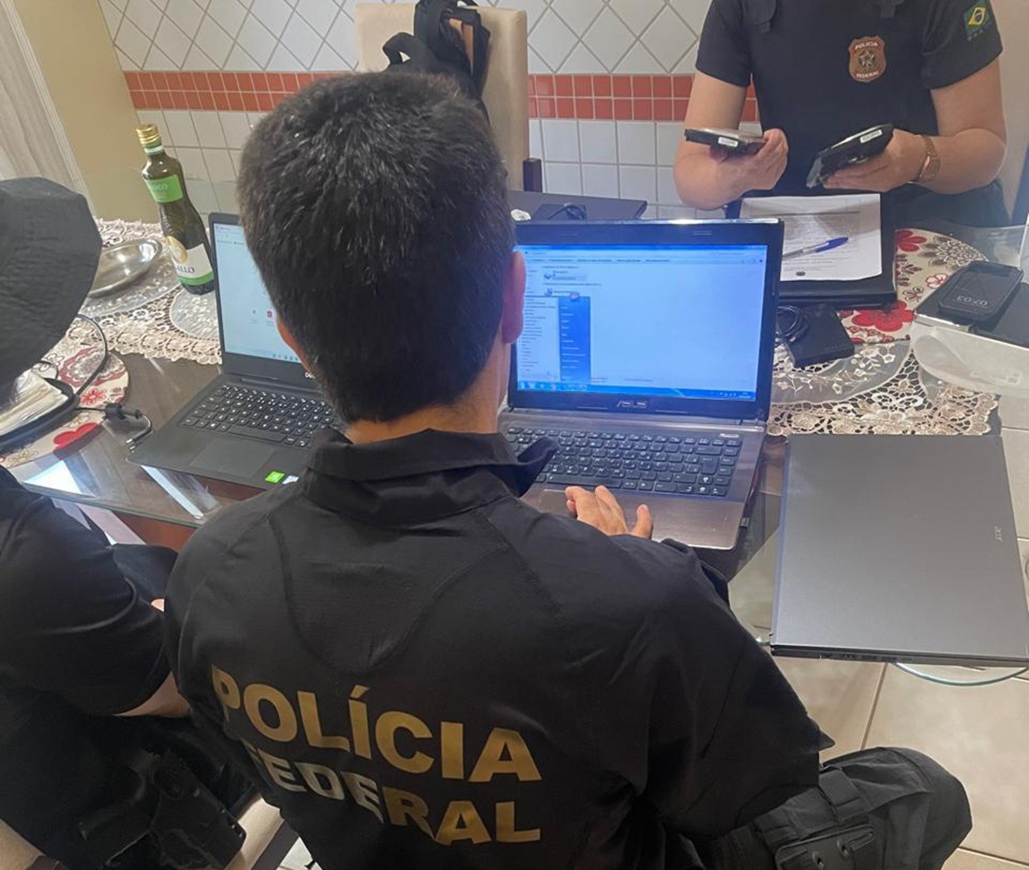 Polícia Federal cumpre mandado contra suspeito de pornografia infantil