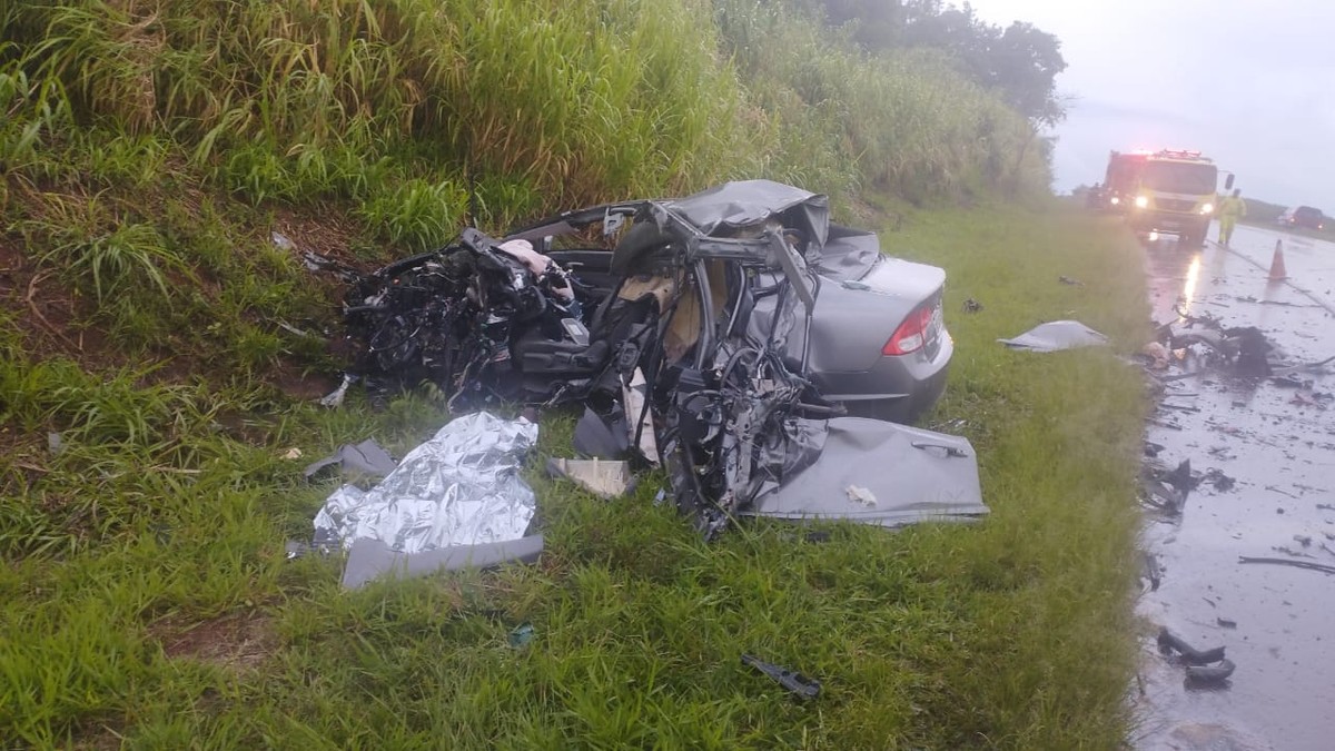 VÍDEO: acidente entre carro e caminhão mata motorista na SP-225 em Pirassununga | São Carlos e ...