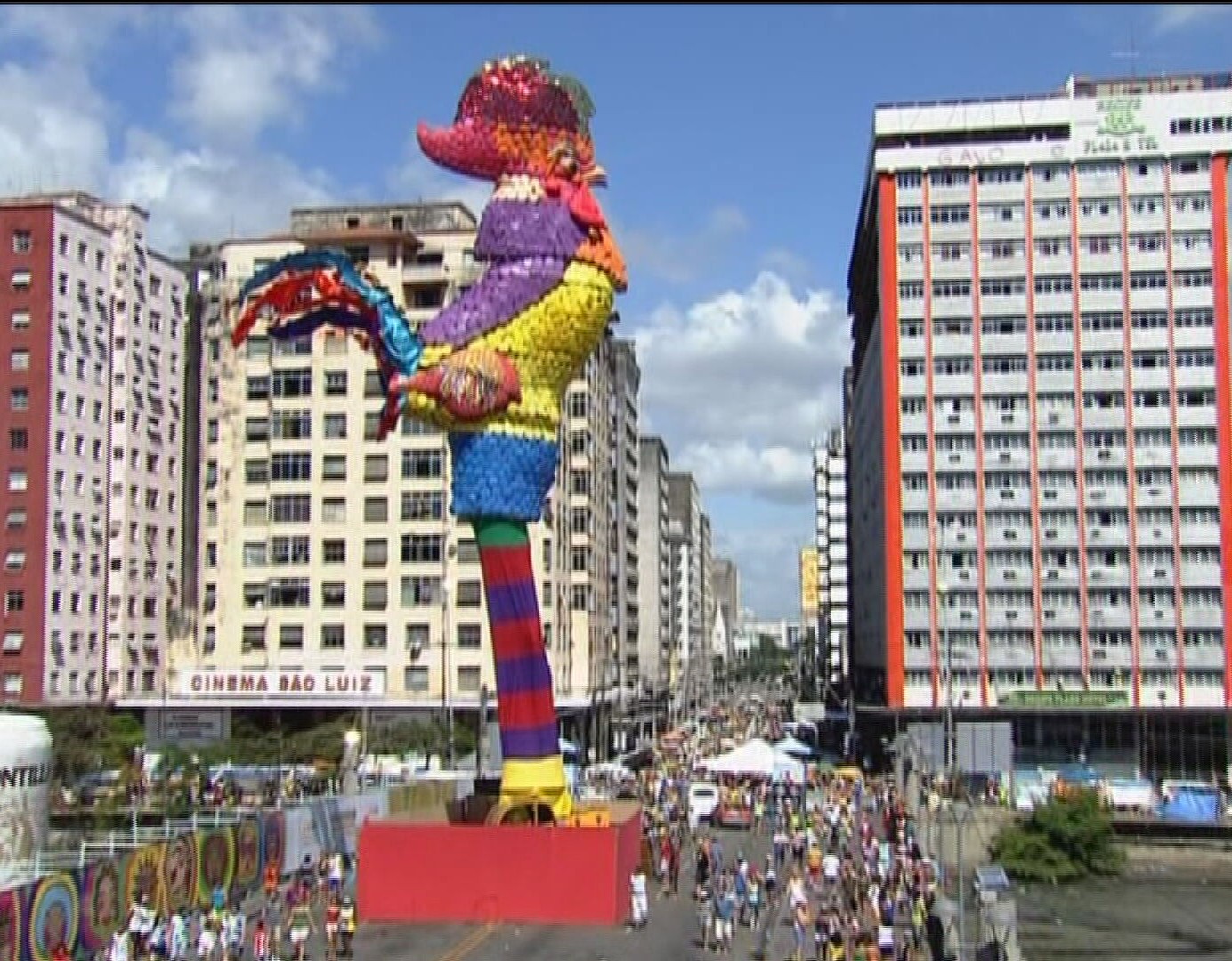 Tradição do carnaval do Recife, Galo Gigante comanda festa há 29 anos ...