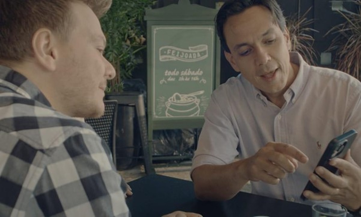 Pelo celular, Michel Teló acompanha todo trabalho de uma fazenda na ...