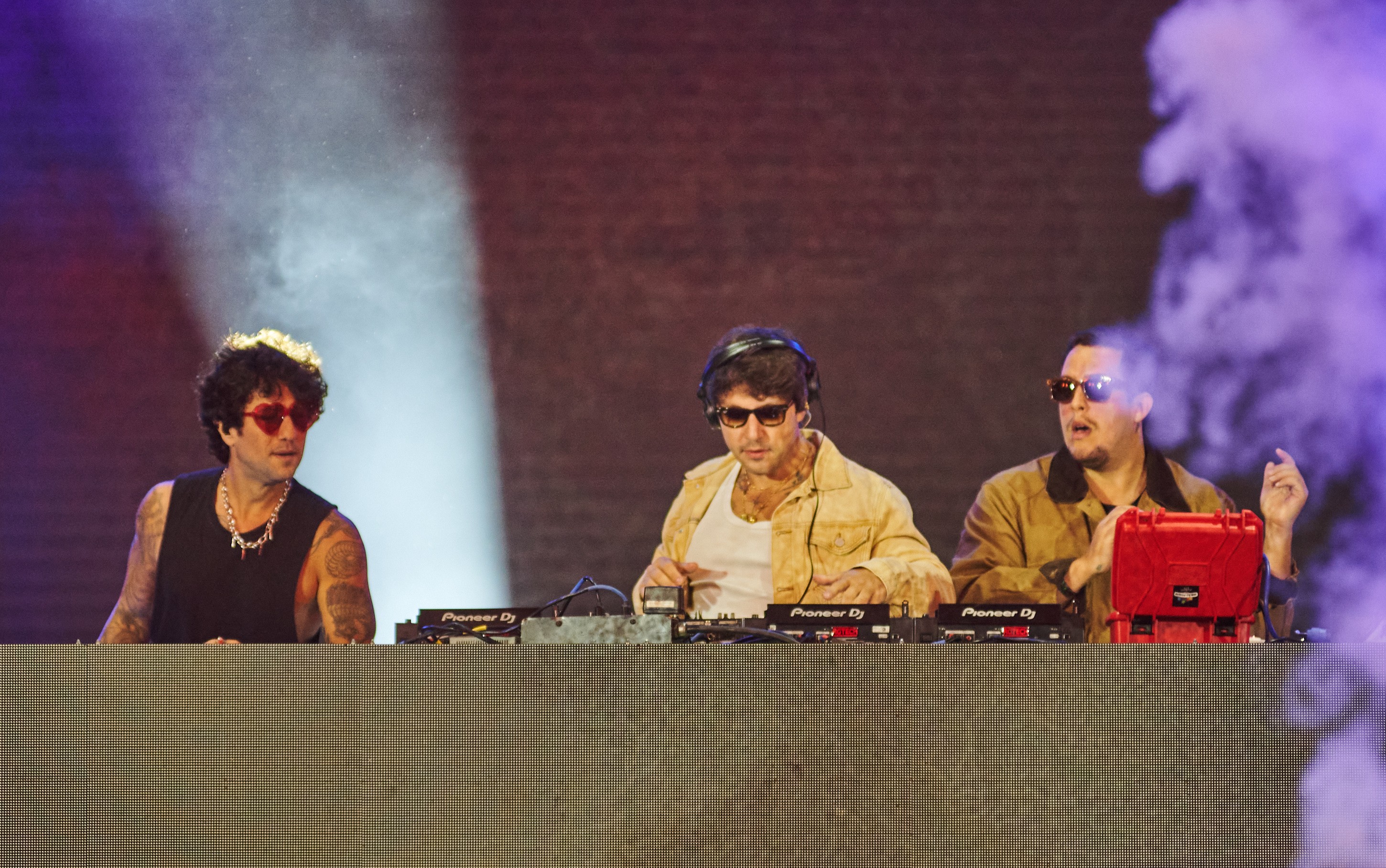 Locos Djs fazem balada até o sol nascer no rodeio de Ribeirão Preto, SP