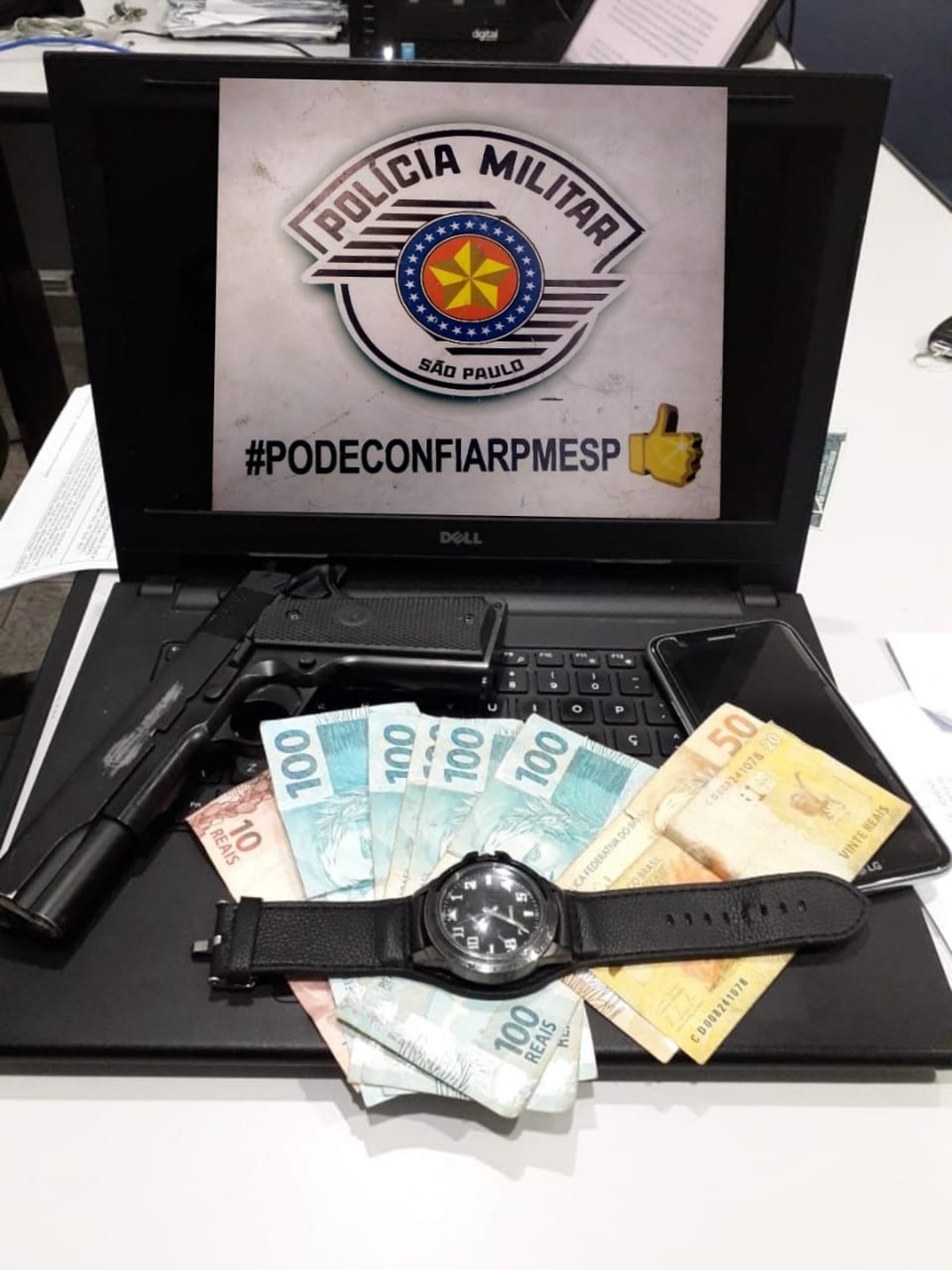Pm Recupera Carro Roubado Apreende Réplica De Pistola E Detém Três