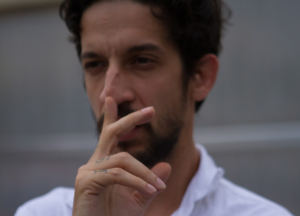 Carlos Posada faz experiências poéticas e eletrônicas em single com ...