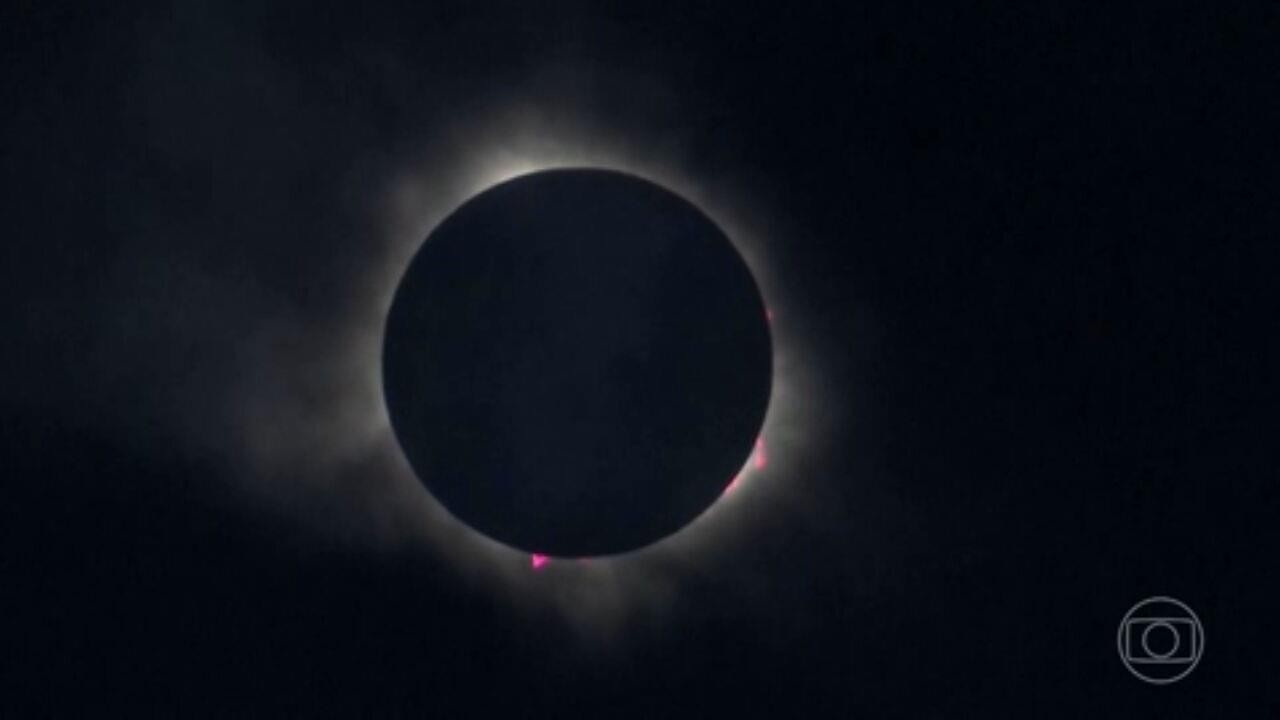 Eclipse solar total na América do Norte é testemunhado por milhões de ...