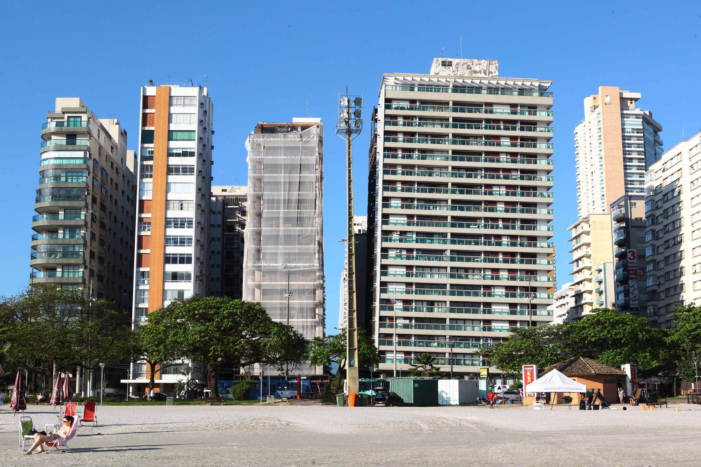 Prefeitura de Santos e BNDES discutem reaprumo de prédios tortos | G1
