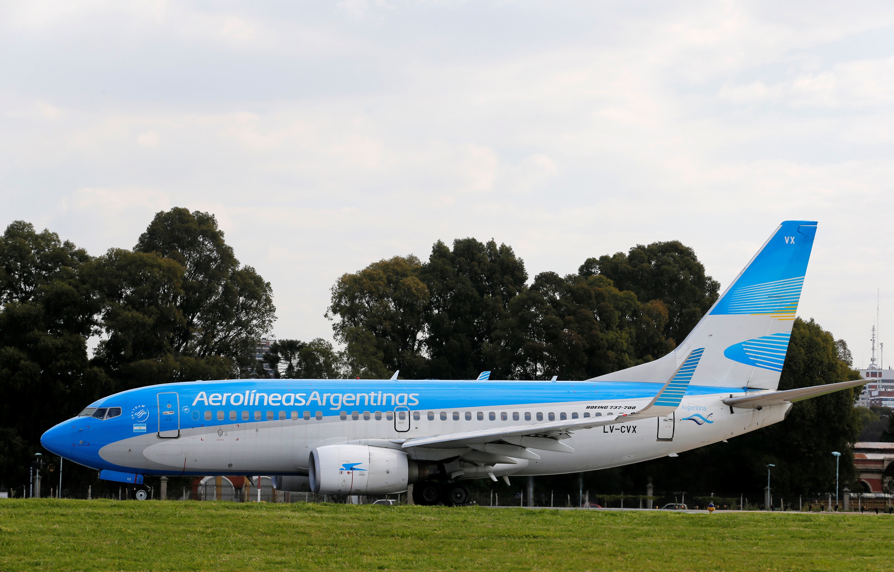 Aerolíneas, Latam, Azul e Gol cancelam voos de terça-feira na Argentina ...