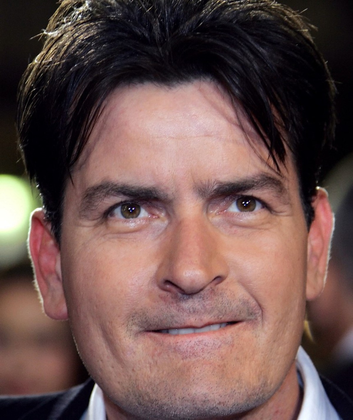 Ator Charlie Sheen é atacado por vizinha em casa nos EUA | Pop & Arte | G1