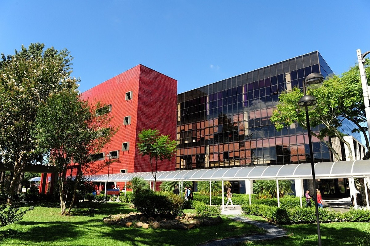 PUC-PR erra em nota da redação e muda três candidatos na lista de ...