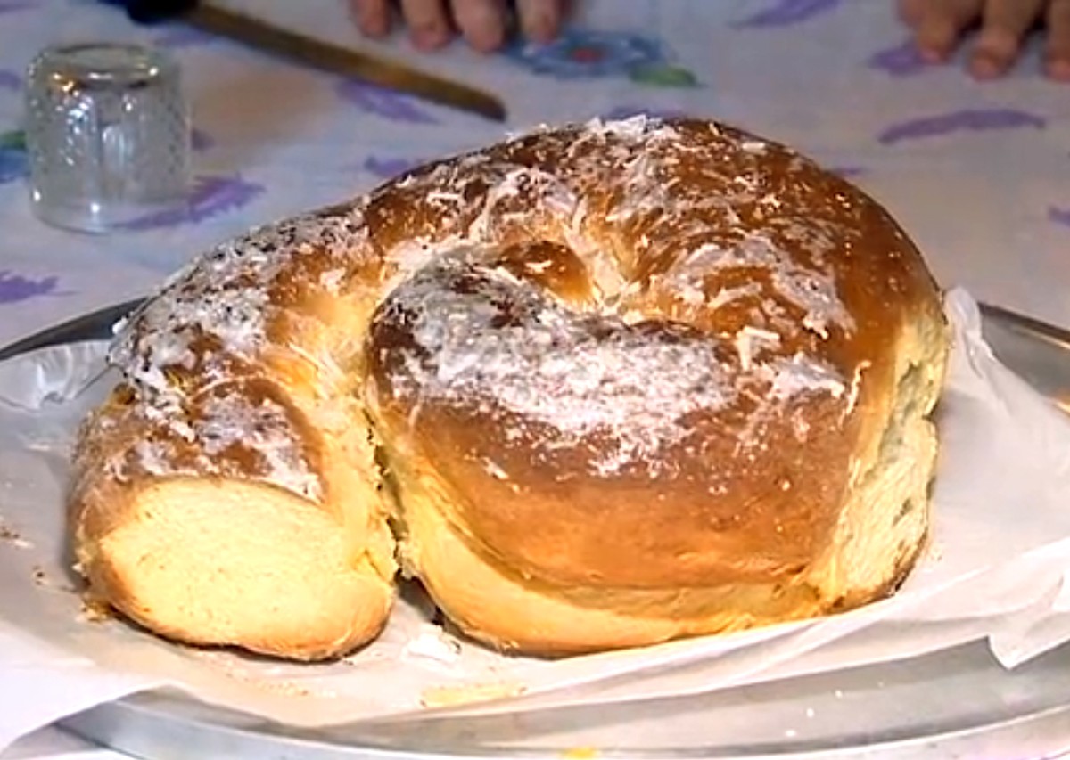 Dona de casa ensina a fazer uma saborosa Rosca Doce | Receitando | G1