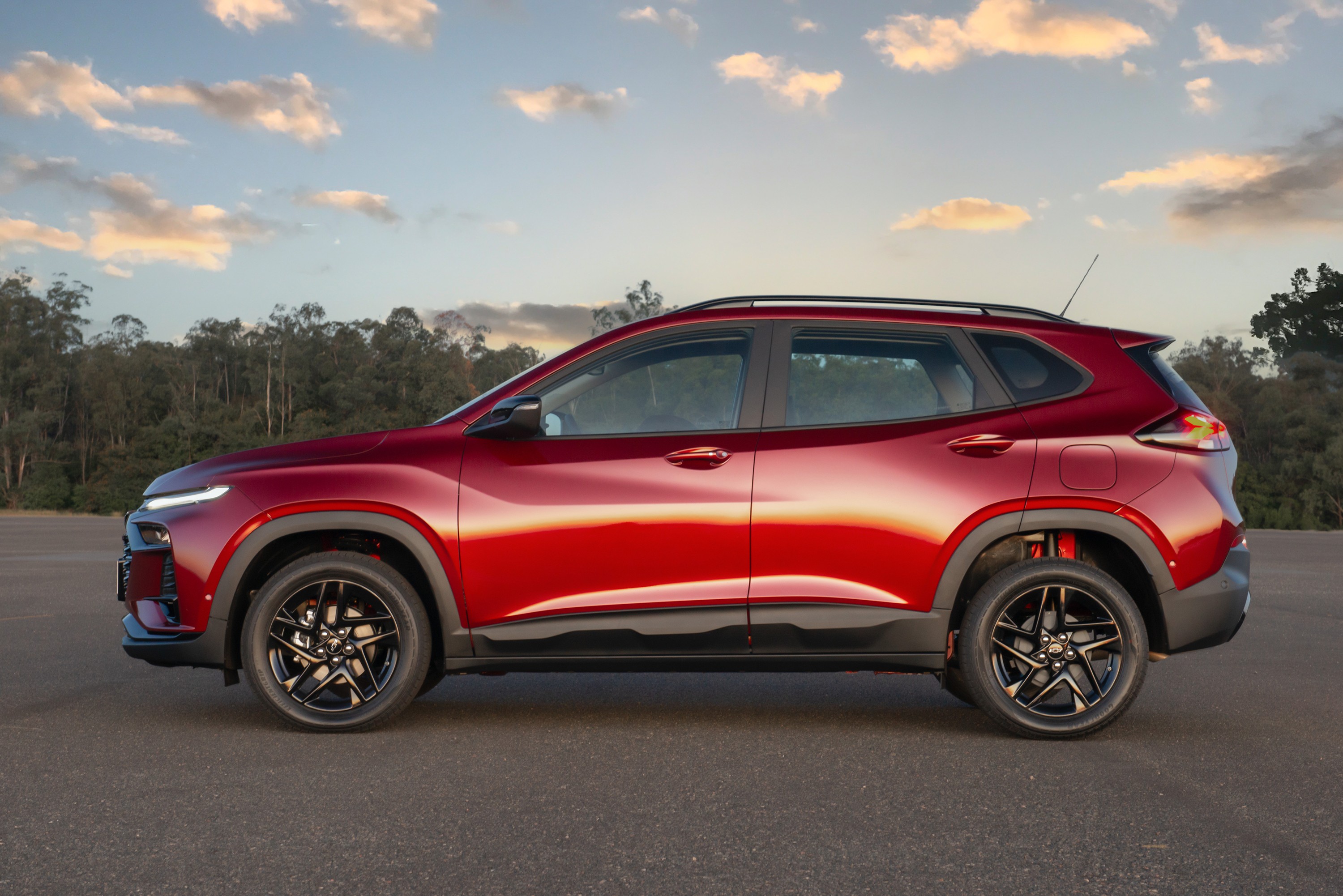 Chevrolet Tracker 2026 tem design mais moderno, mas ainda falta ...