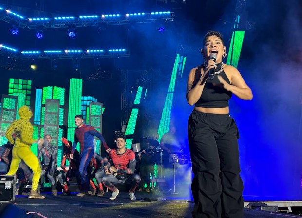 FOTOS E VÍDEOS: Corso da Tusca tem shows com reprodução de meme e ...