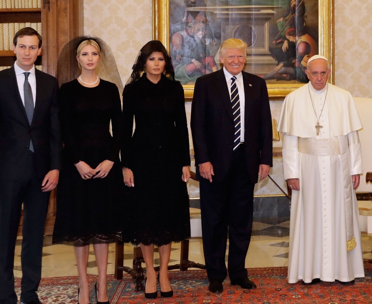 Roupa de Melania Trump em encontro com o Papa reflete protocolo ...