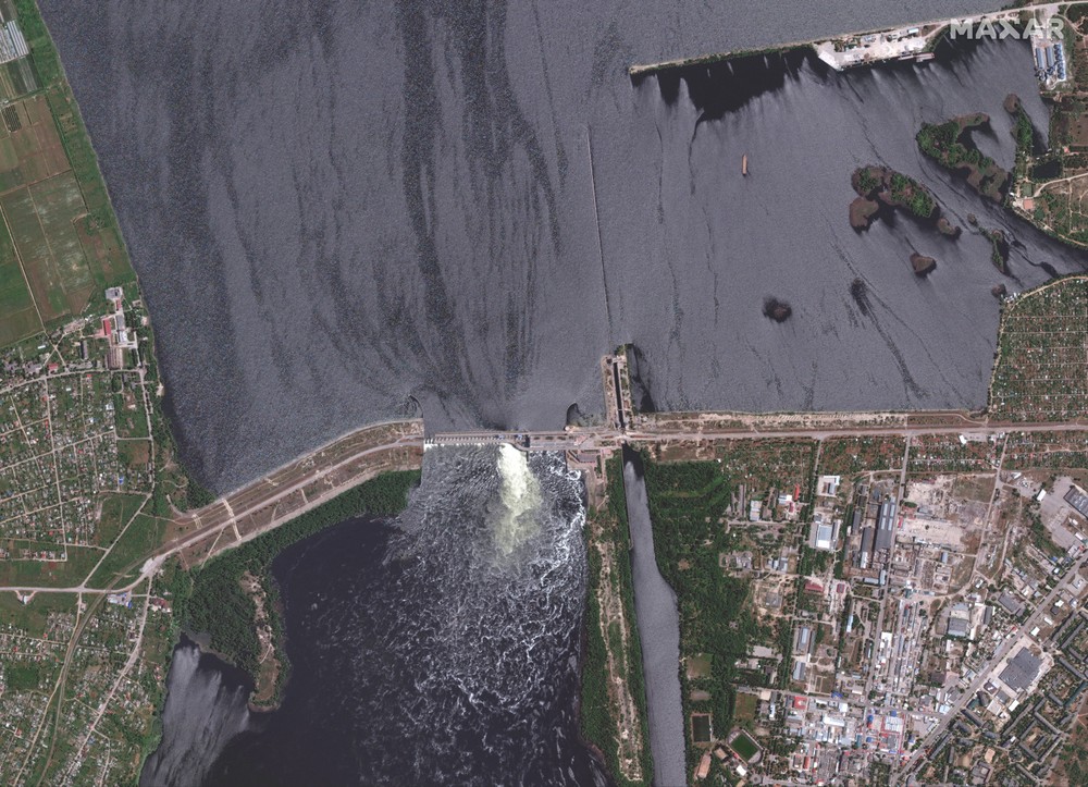 Cidades destruídas e cemitérios mais cheios: veja imagens do antes e o ...