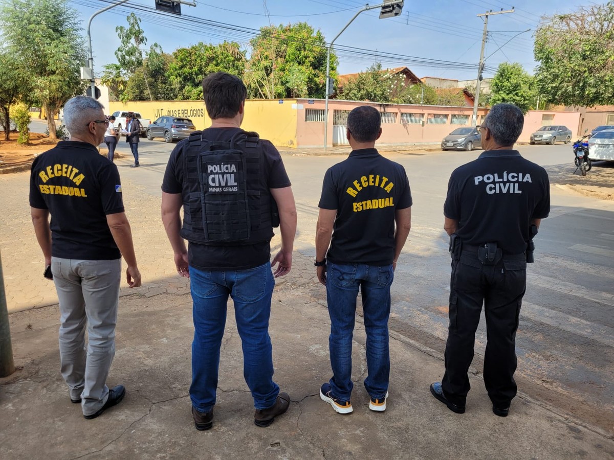 Polícia Cumpre Mandados Contra Grupo Suspeito De Usar Nome De Pessoas