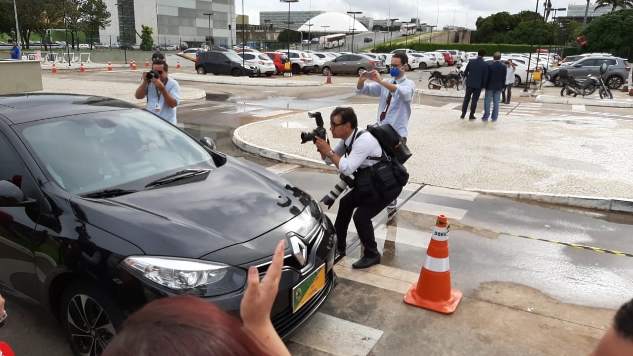 Mandetta é chamado por Bolsonaro e se reúne com presidente no Planalto | G1