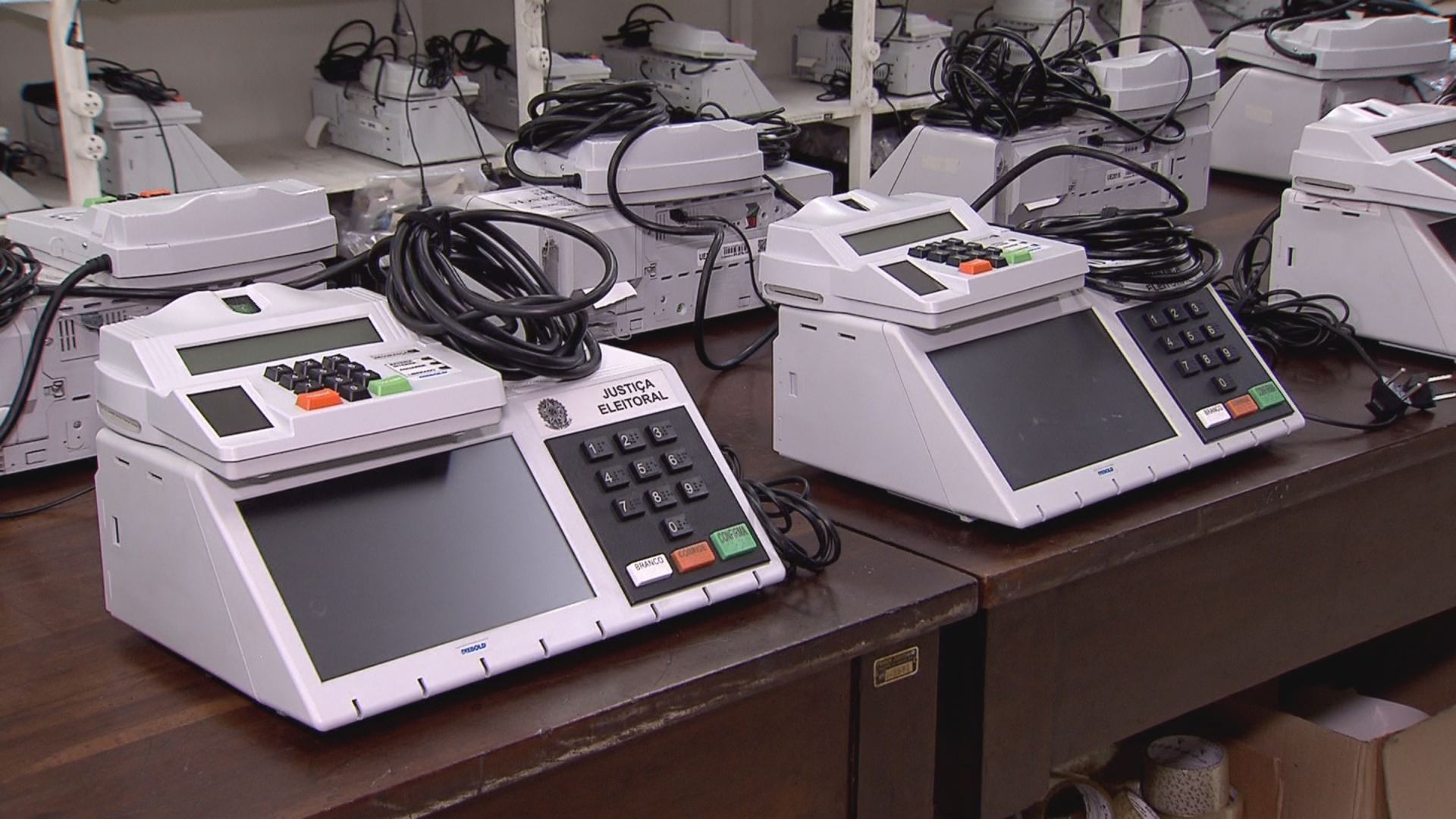 Urnas eletrônicas são preparadas e lacradas para o 2º turno em Santos ... Urnas eletrônicas são preparadas e lacradas para o 2º turno em Santos ...