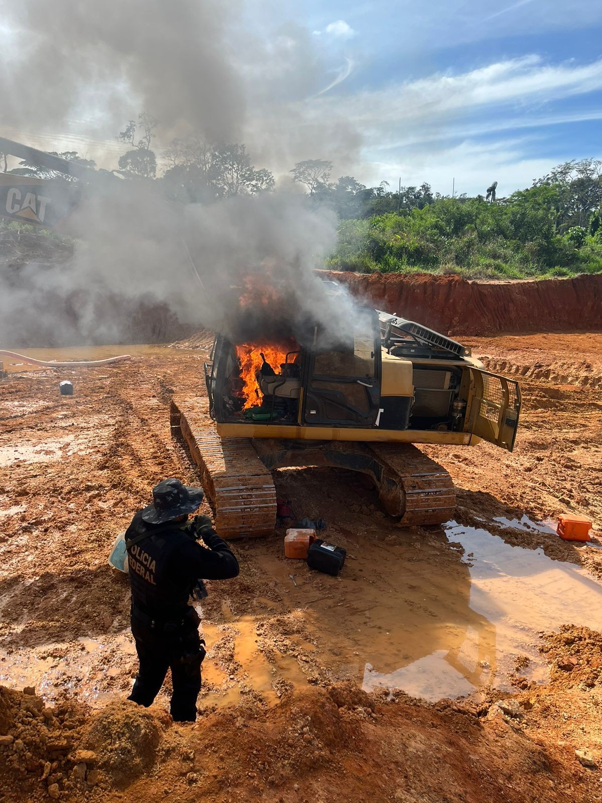 PF destrói maquinários utilizados para garimpo ilegal de ouro dentro da ...