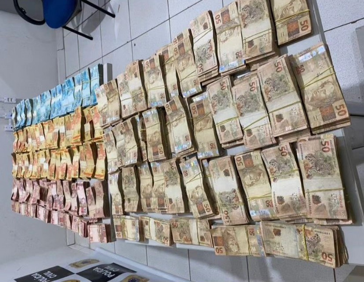 Dois Homens São Presos Após Serem Encontrados Com Quase R 500 Mil Em