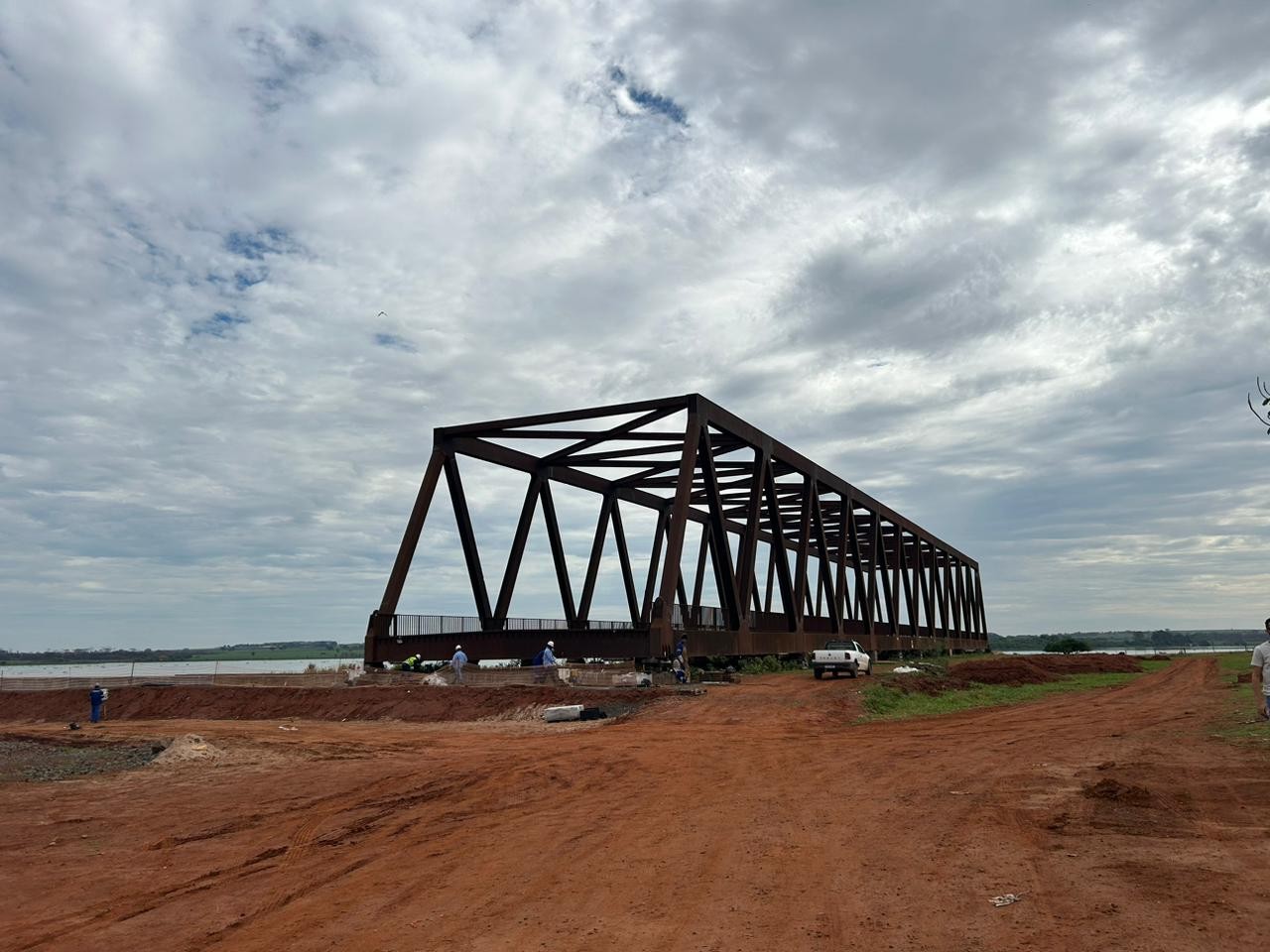Após interdição para obras na ponte sobre o Rio Tietê, Rodovia Assis ...