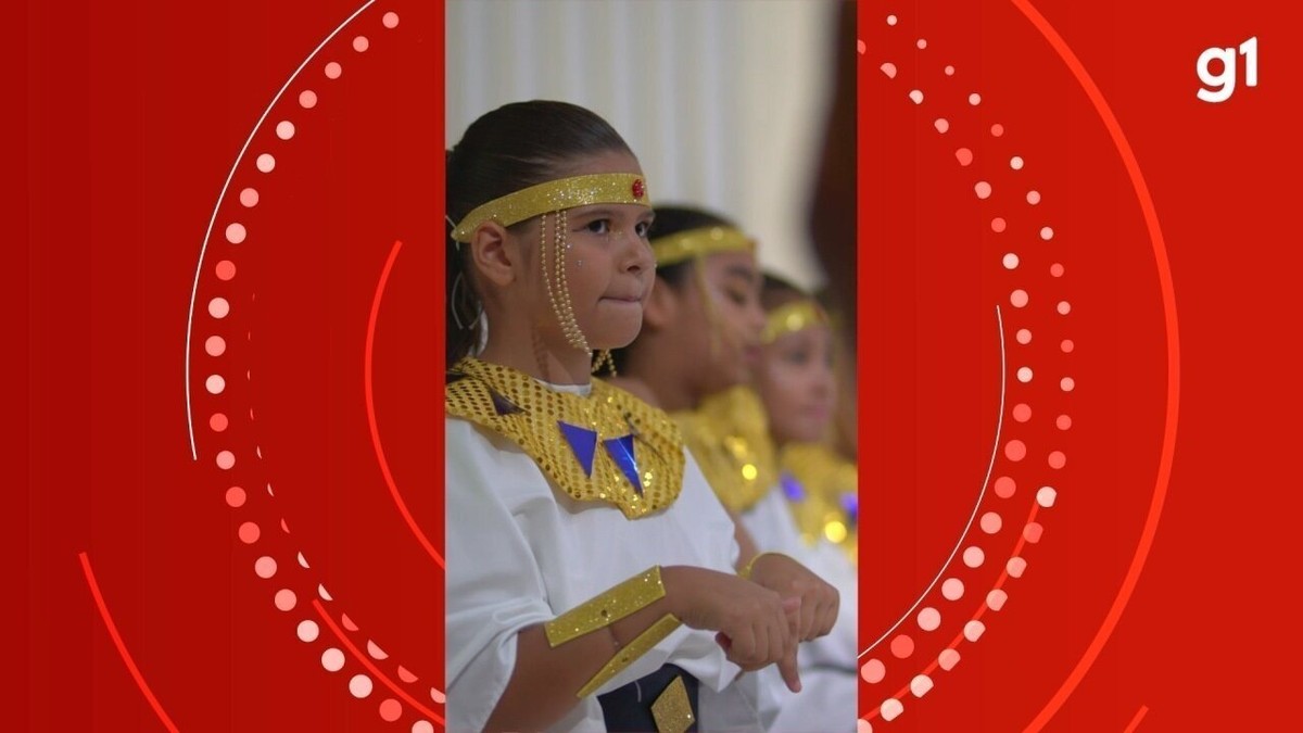 Menina Surpreende Pais Surdos Ao Interpretar Apresentação De Igreja Em