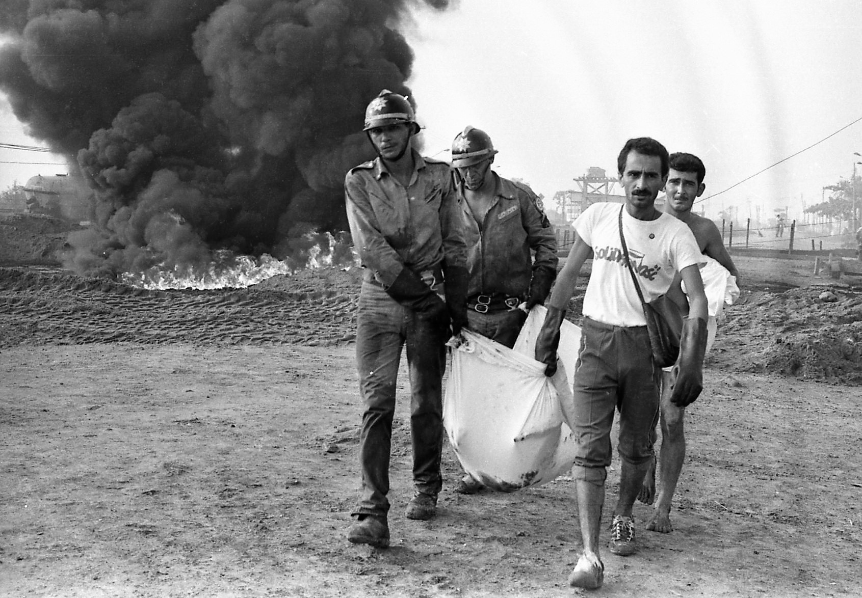 Incêndio da Vila Socó completa 40 anos: relembre a tragédia em fotos ...