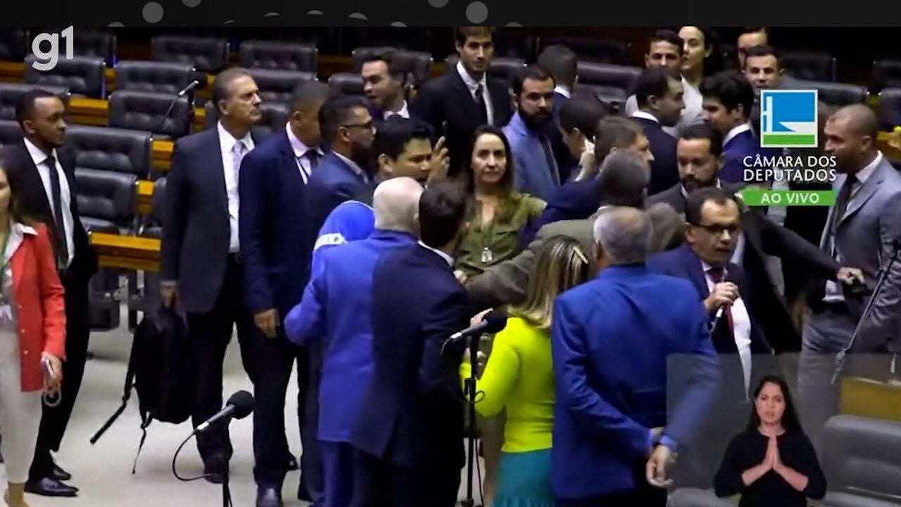 Bolsonarista e petista precisam ser contidos após discussão no plenário ...