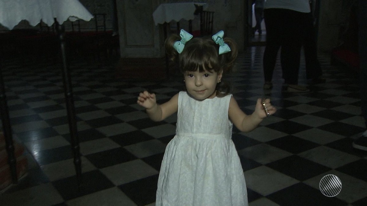 Família de garota com síndrome rara faz campanha para tratamento na ...