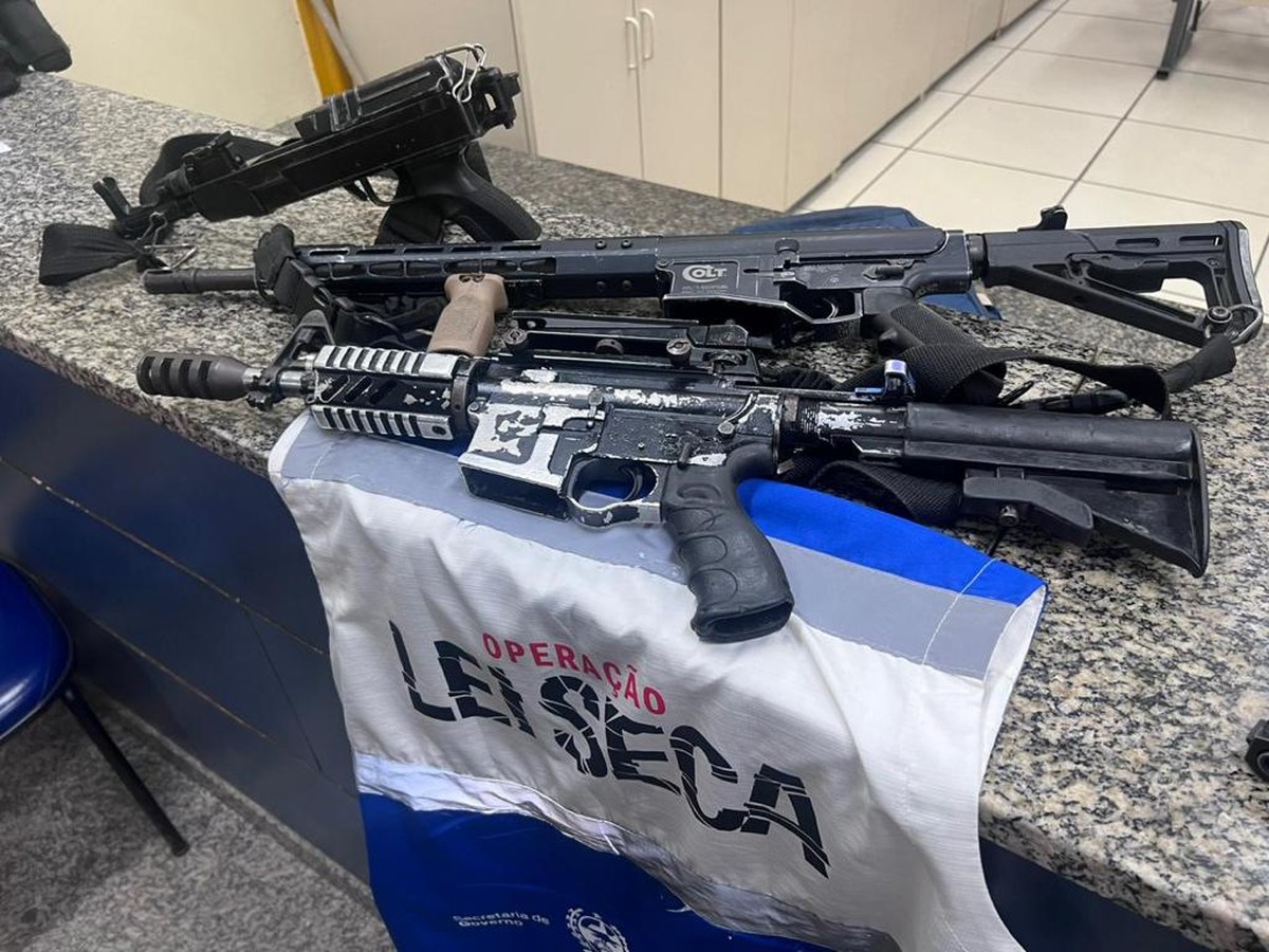 Blitz da Lei Seca apreende arsenal em carro na contramão; 4 são presos ...