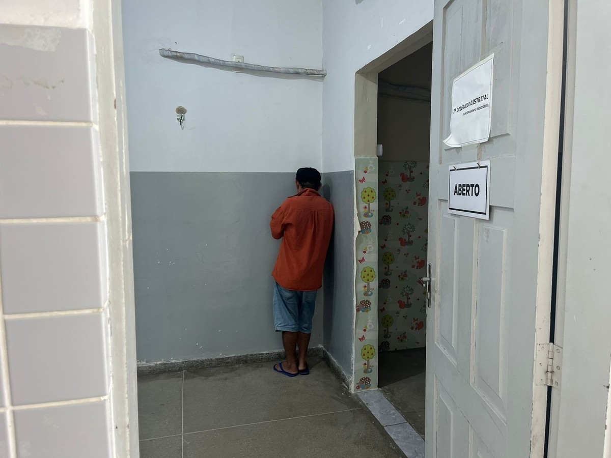 Avô E Vizinho São Presos Suspeitos De Abusar Sexualmente De Criança De