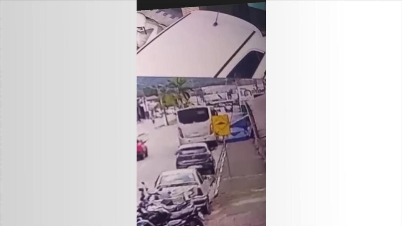 Ponto de ônibus cai em cima de passageiro em Itapetininga | G1