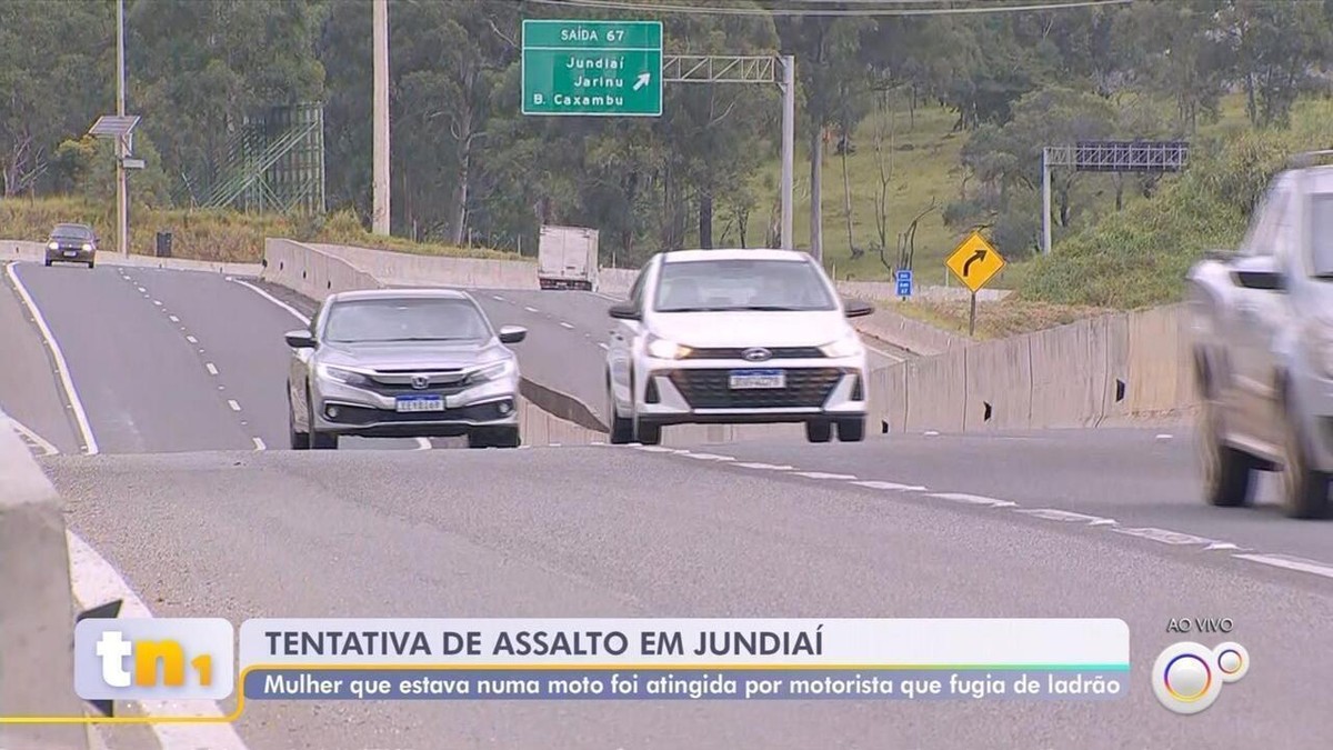 Mulher em garupa de moto morre após veículo ser atingido por carro que tentava fugir de assalto ...