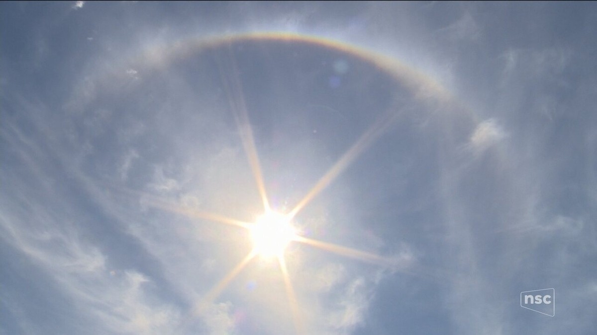 'Halo solar' chama atenção de moradores de SC; veja imagens do fenômeno