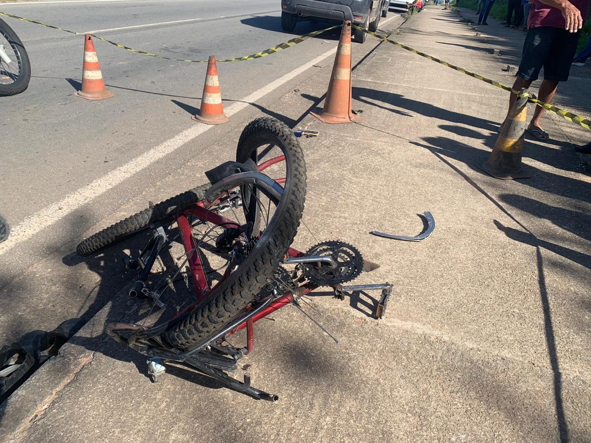 Ciclista é atropelado por carreta e morre na BR-262, em Nova Serrana | Centro-Oeste | G1
