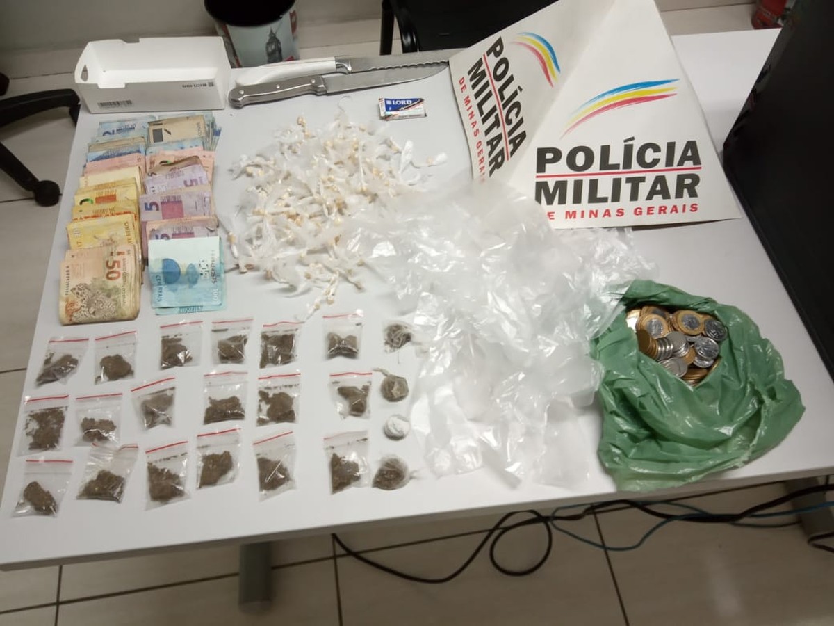 Polícia Apreende Mais De 200 Pedras De Crack E R 2 Mil Em Casa De